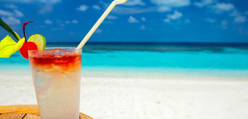 5 Beach Drinks to Quench Your Thirst During Spring Break